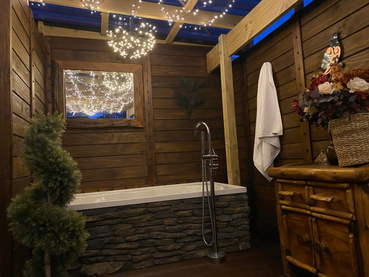 The Eclectic Escape | Outdoor Bath | Pet Friendly - New Zealand