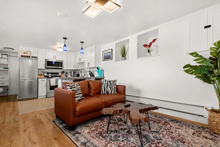 Luxury Queen Anne Apartment - Seattle, WA