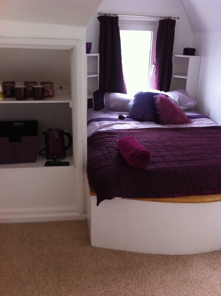Very Bright Large Attic Room - Weymouth