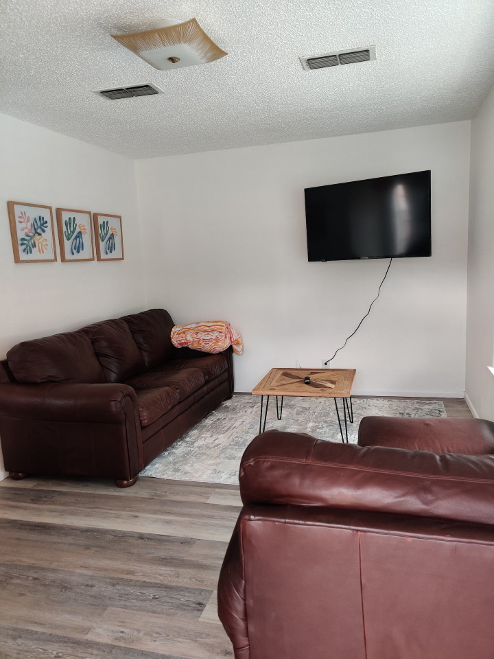 Downtown Midland Apartment - Midland, TX