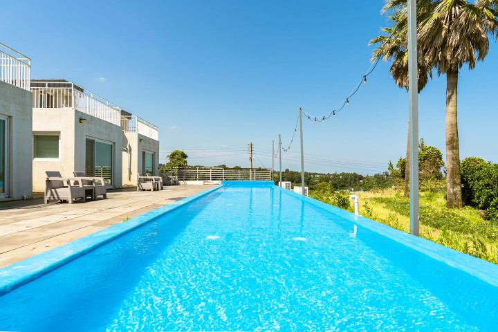 Swim In A Shared 24m Warm Pool, Rest In A Duplex - Jeju-do