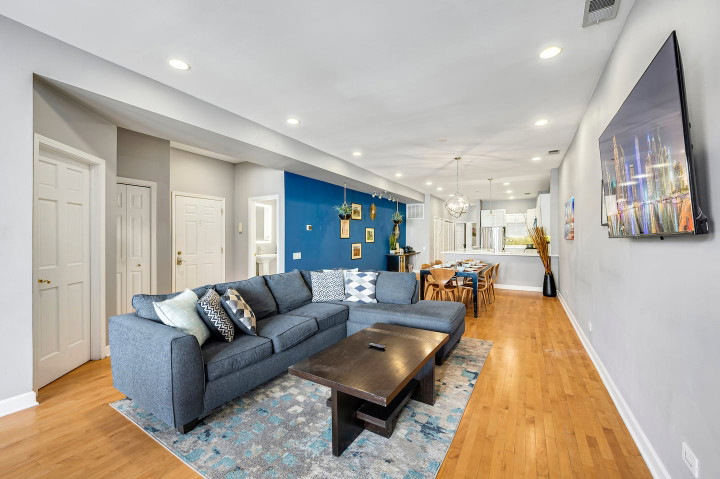 Luxurious River North 3br/2ba- Free Onsite Parking - Lincoln Park - Chicago