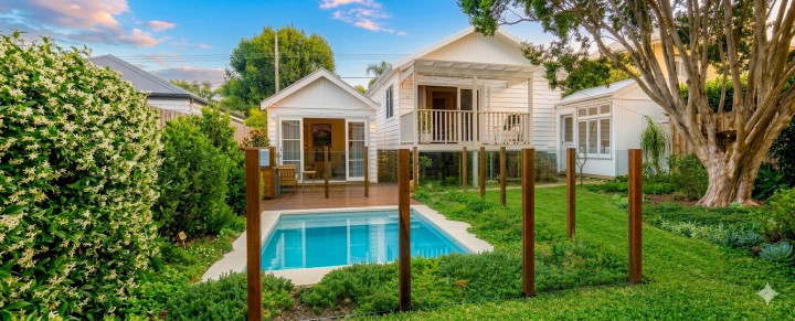 Renovated Coastal 3 Br House W/fireplace & Pool - Austinmer
