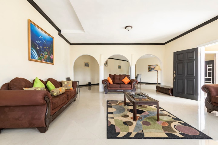 Spacious 2 Bedrooms , With Patio! - Jamaica