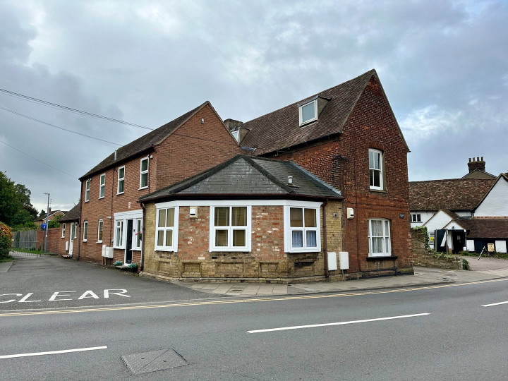 Studio Flat With Parking, Close To High Street - St Neots
