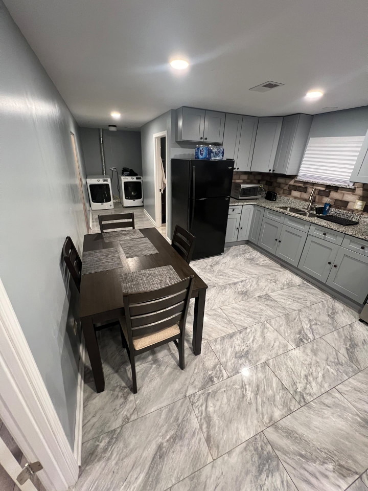 Entire Apartment In Oak Park, Il - Oak Park, IL