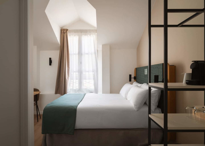 Limehome Versailles Bailliage |Classic Double Room - Versailles