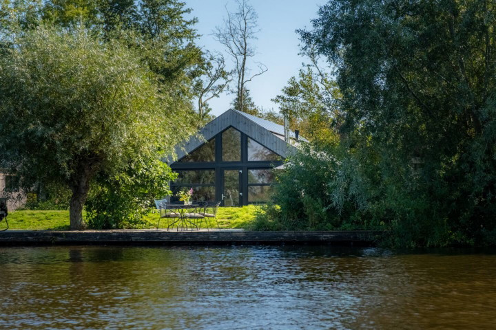 Natuurhuisje Aan Friese Meren Met Privé Steiger: Tomke - Heerenveen