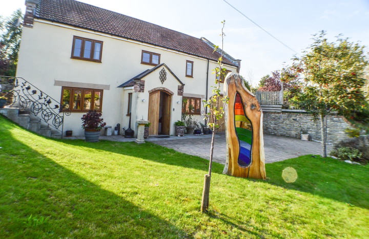 4 Large Bedrooms
6 Beds
3 Bathrooms
Bridgwater - Bridgwater