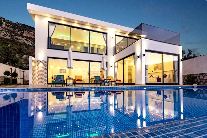 Sonsuzluk Havuzu Ve Doğa Manzaralı Lüks Villa - Kalkan