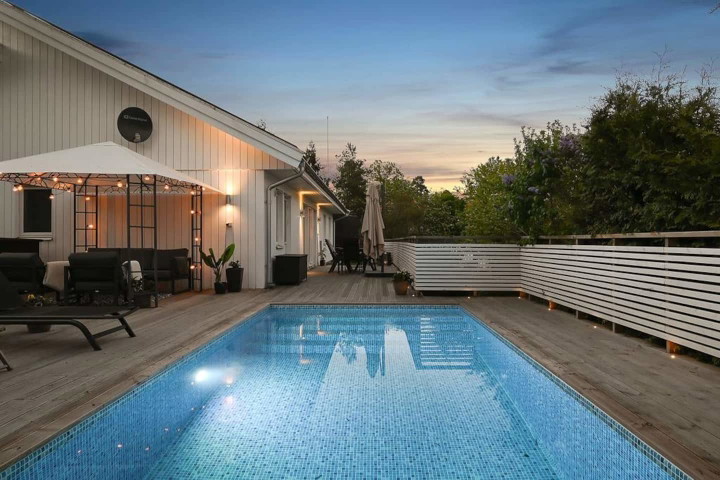 Single Level Villa With Pool - Stockholm