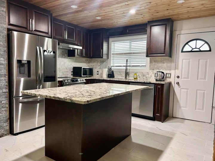 2 Minutes Casino, Pets Ok, Sleeps6 - Burnaby