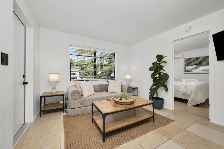 Sleeps 4 / 10 Min Las Olas Beach / Port & Airport - Fort Lauderdale