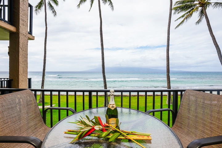 Front Row Whale Watching - Rare Oceanfront - Lahaina, HI