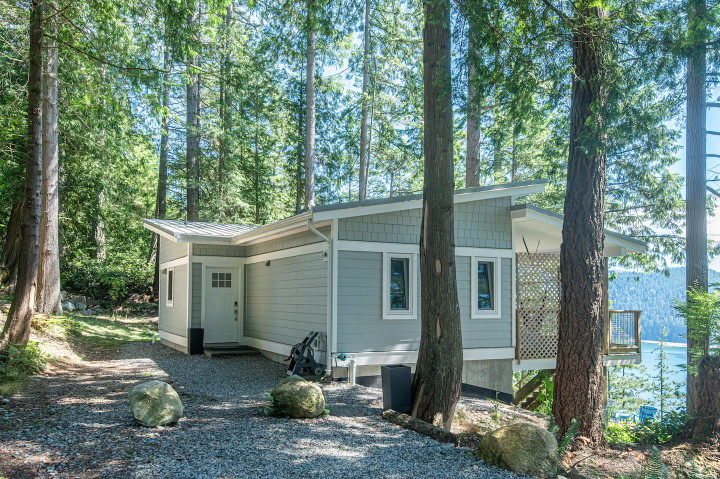 Cedar Bluff Cabin, Towering Trees With Ocean View! - Canada