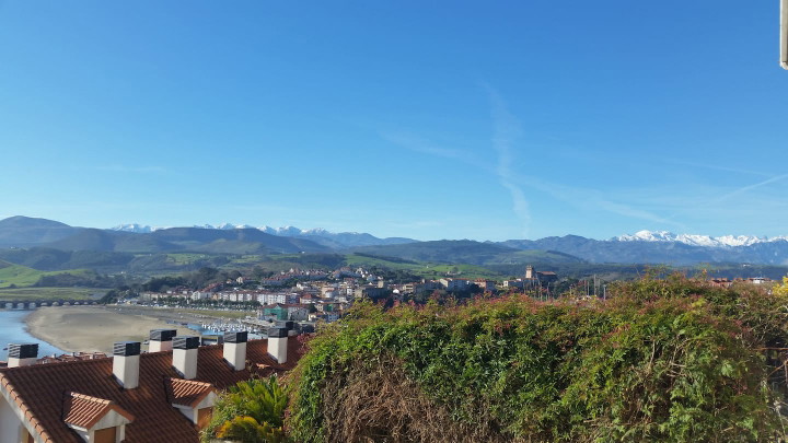 Large Village House With Magnificent Views - San Vicente de la Barquera