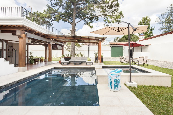 Villa With Pool, Jacuzzi And Sauna / 6 Parking Spaces - Guatemala