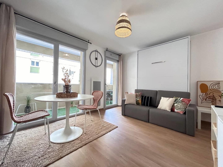 Couturier New Ground Floor Studio With Balcony Near Train Station - Reims
