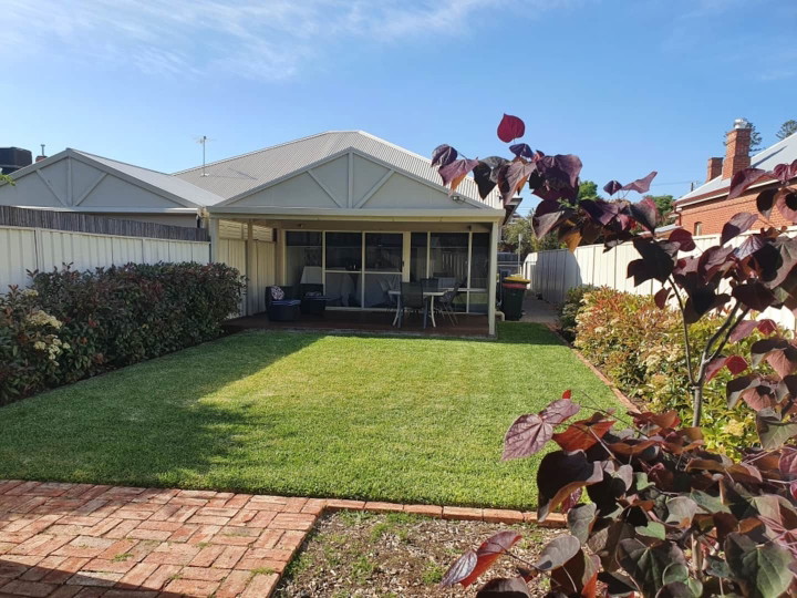 Beautiful Refurbished 2 Bed House. - Adelaide