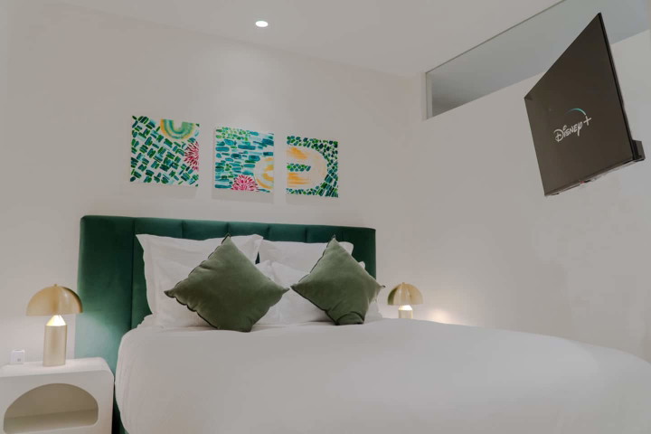 Emerald Suite - City View Hot Tub & Free Parking - St Kilda