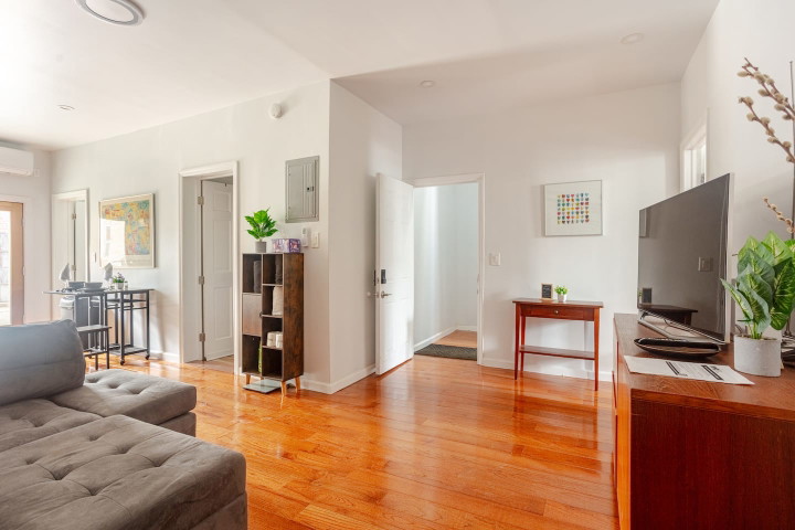 Private Backyard - 2 Bedrooms Close To City - New York City