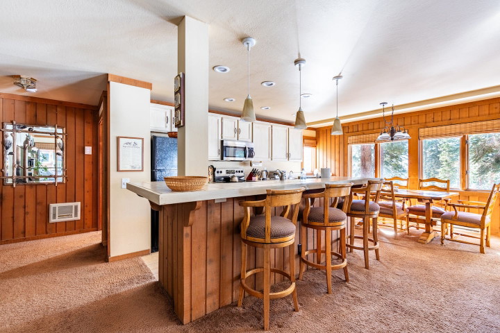 Alpine Glow Escape  Big Windows & Views! - Mammoth Lakes, CA