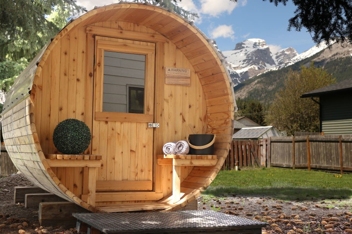 King Bed Sleeps & Sauna Steams - Fernie