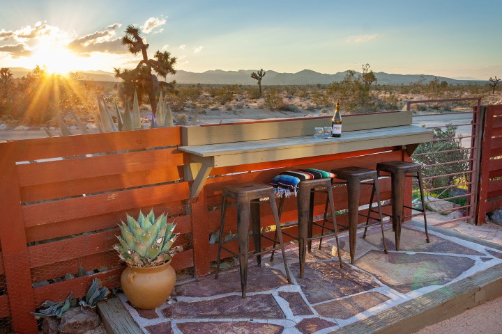 5-acre Homestead W/ Panoramic Views, Amazing Sunsets, Comfy Beds. Pet-friendly! - California
