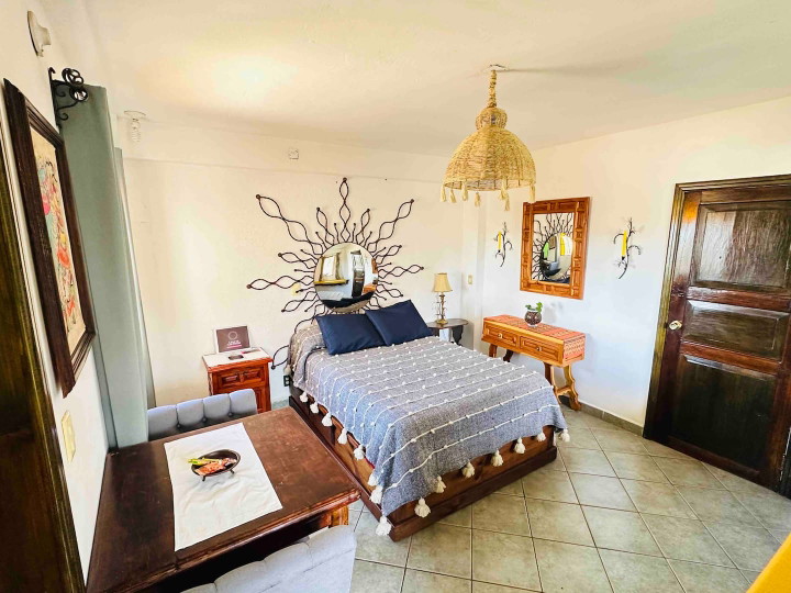 Studio With Work Area, Kitchen, And Balcony. - Taxco