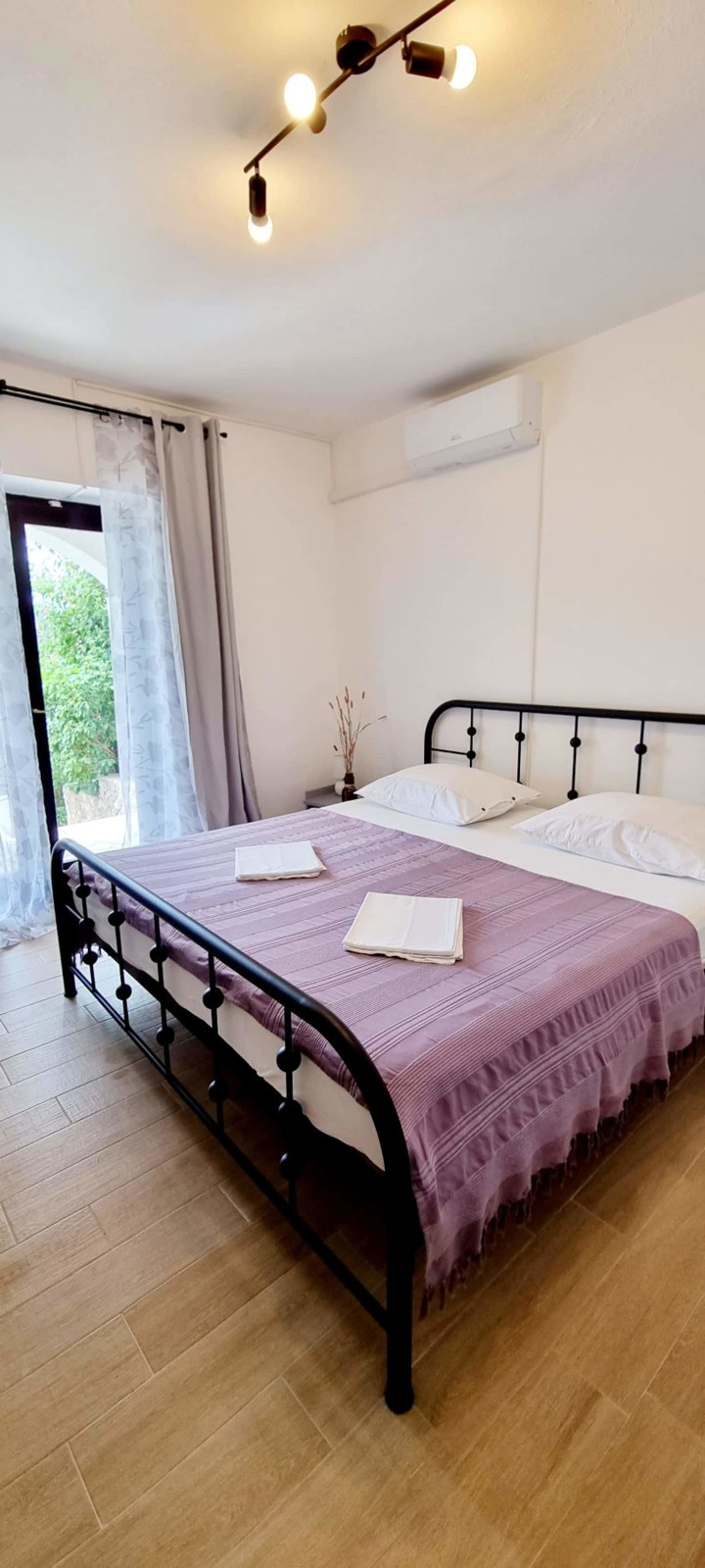 Lovely 2 Bedroom Apartment - Murter