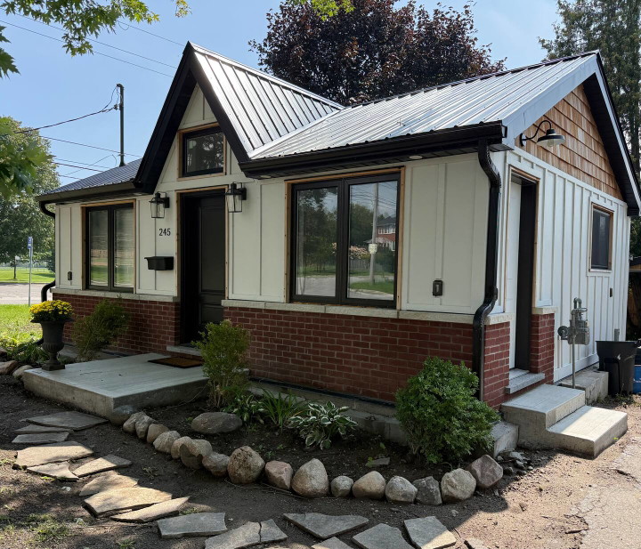Storybook Cottage - Cobourg, Canada