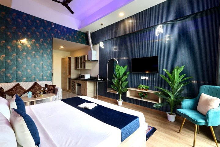 D Lux Stay- Luxury Studio Inside Gaur City Mall - India