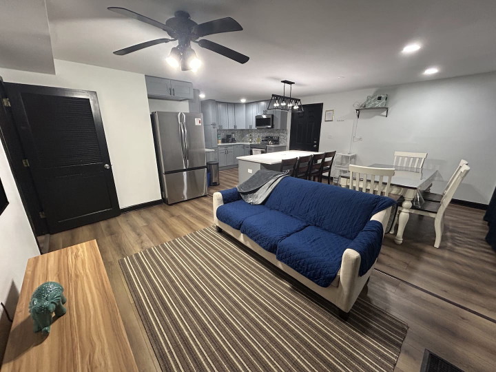 3br Sleeps 12, 9 Parking Spots, 20 Min To Ohare - Wheaton, IL