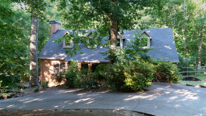 Pet Friendly 5br On 2.5 Wooded Acres Near Parks - Duluth, GA