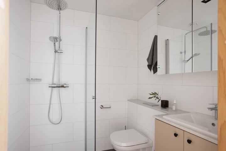 Charming Upper Floor Compact Studio Near Metro - Helsinki