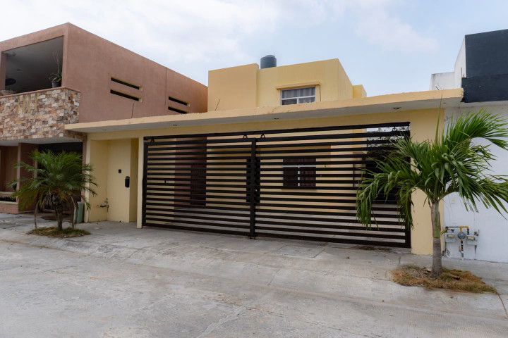 Family Home And Business Very Close To Miramar Beach - Tampico