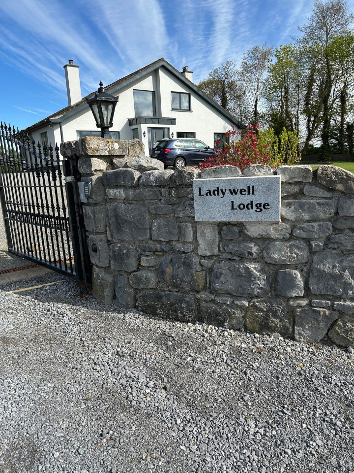 Ladywell Lodge Apartment - Athlone