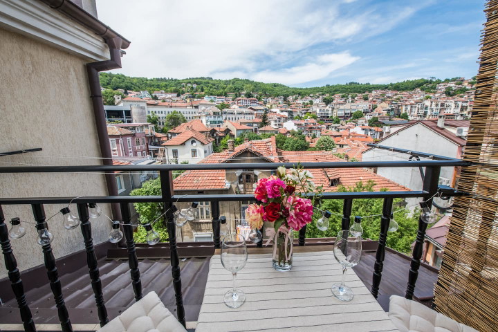 2bdrm: View & Free Street Parking In Towns Heart - Veliko Tarnovo