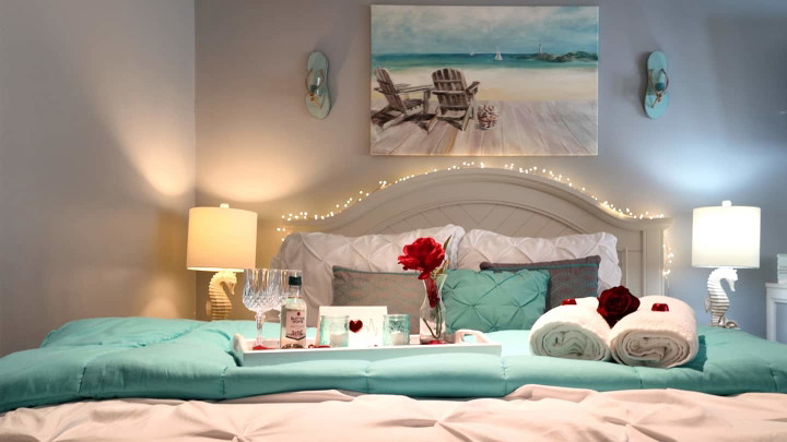 Suite Paradise: Queen Suite Near Beach, Golf Cart, Hot Tub - Emerald Isle, NC