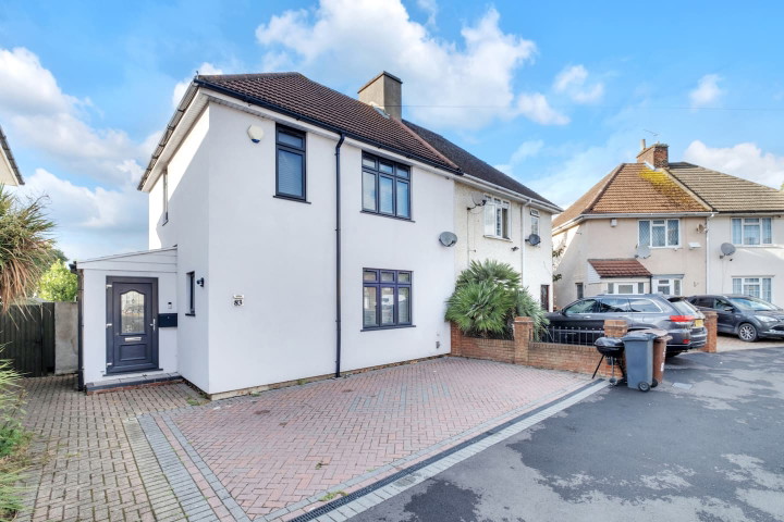 4 Bed House-garden-parking-15 Min Elizabeth Line - Essex