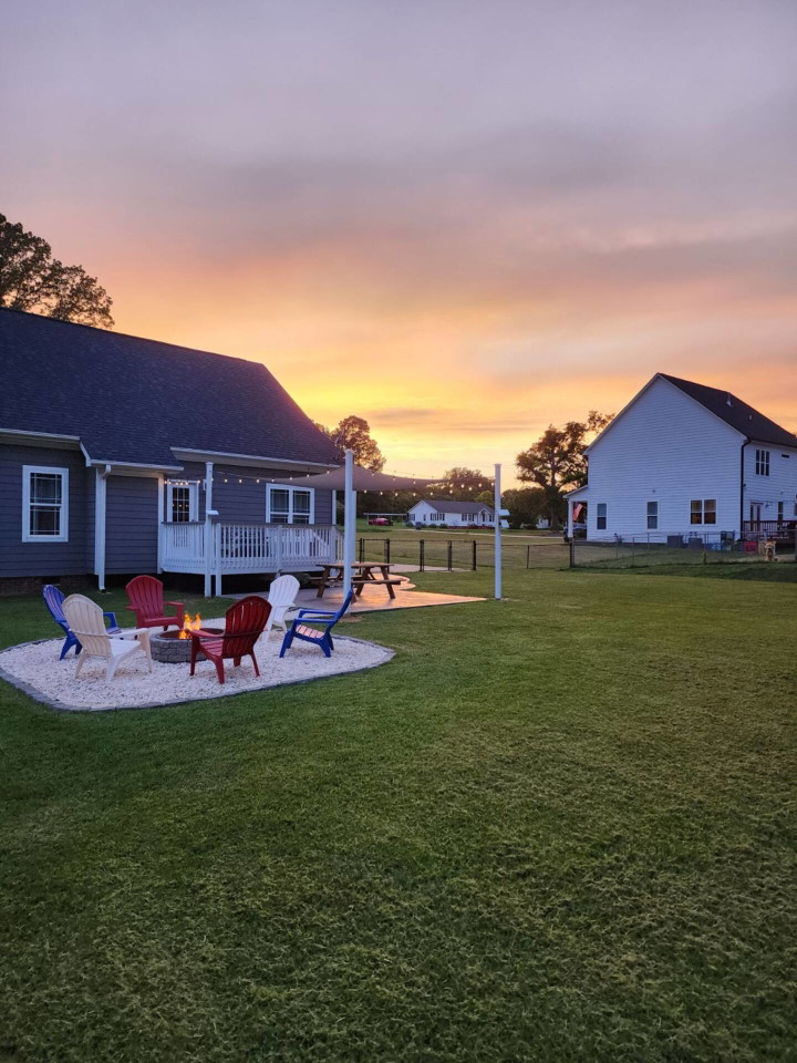 Beautiful Belmont Home - 4 Bedrooms, Fenced Yard - Belmont, NC