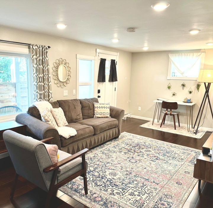 Modern & Cozy Home Away From Home - Seattle, WA