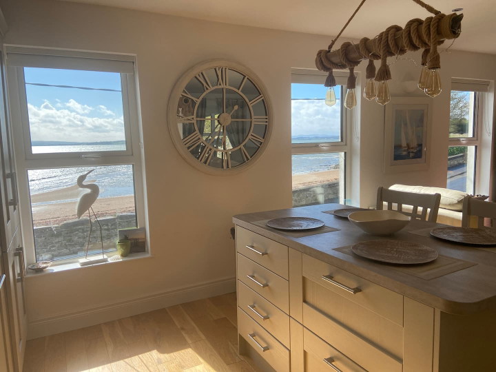 Charming 3 Bedroom Beach-front Townhouse - Rathmullan