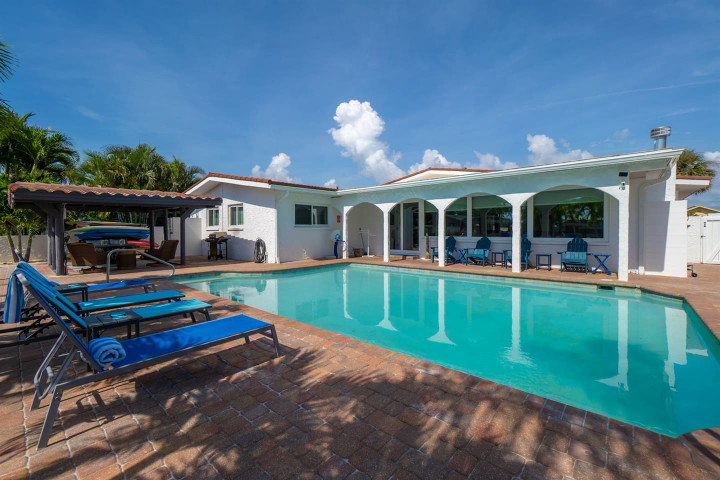 Cocoa Beach 4br Waterfront Home, Pool & Hot Tub - Cocoa Beach, FL
