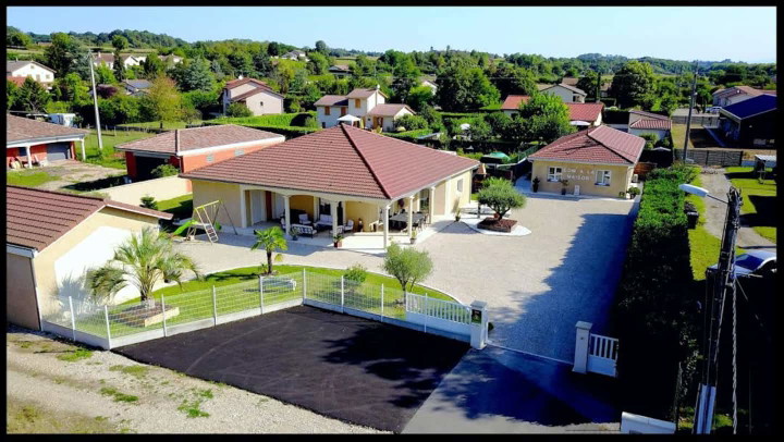 Studio Chocolat Proche Cnpe Bugey Et De Pérouges - Pérouges