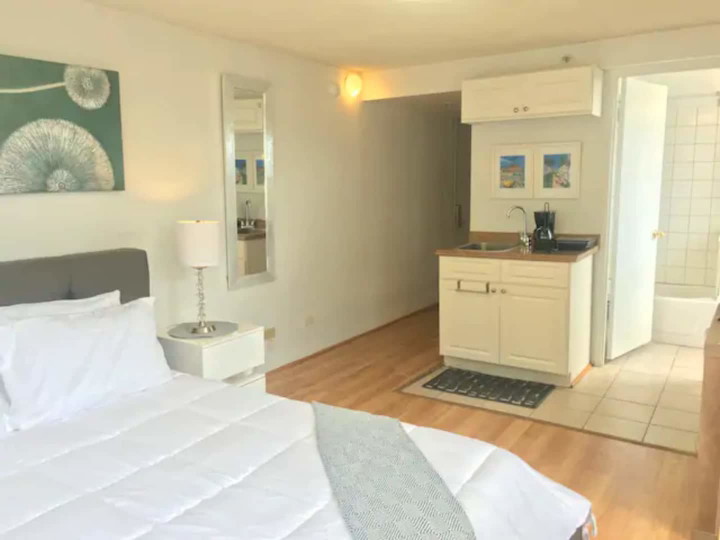 Waikiki Corner Unit W/ Tropical Views - Honolulu, HI
