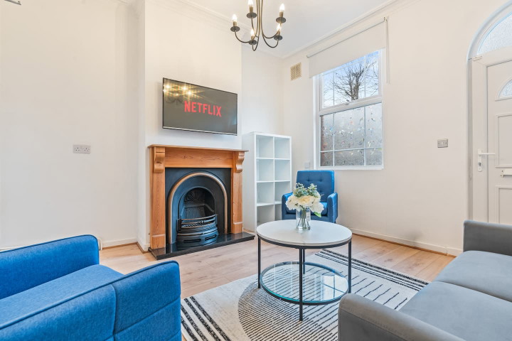 Comfy Home | Sleeps 6 | Near City Centre - 