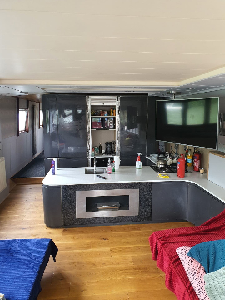 Riverside Red Houseboat - Oxford