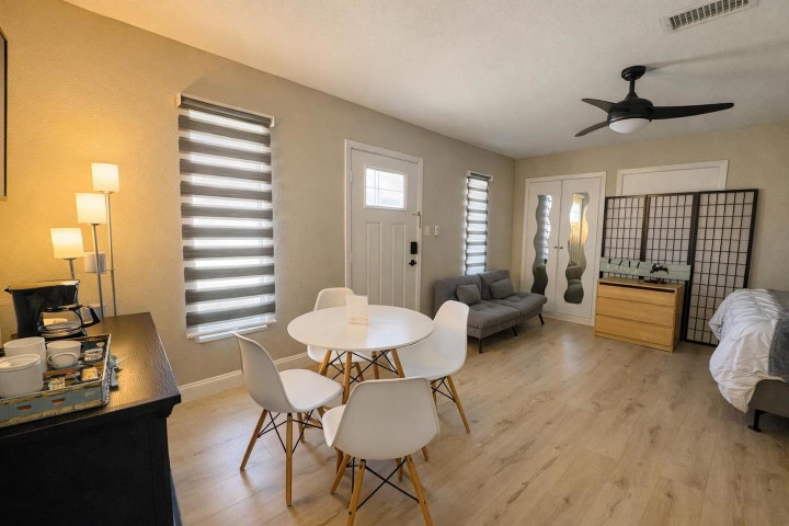 Cozy Mini Apartment 5 Minutes From Dfw Airport - Dallas, TX