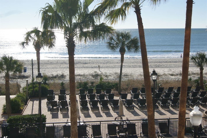 Central Beach Condo ! 6 Queen Beds, Huge Belcony - Myrtle Beach, SC